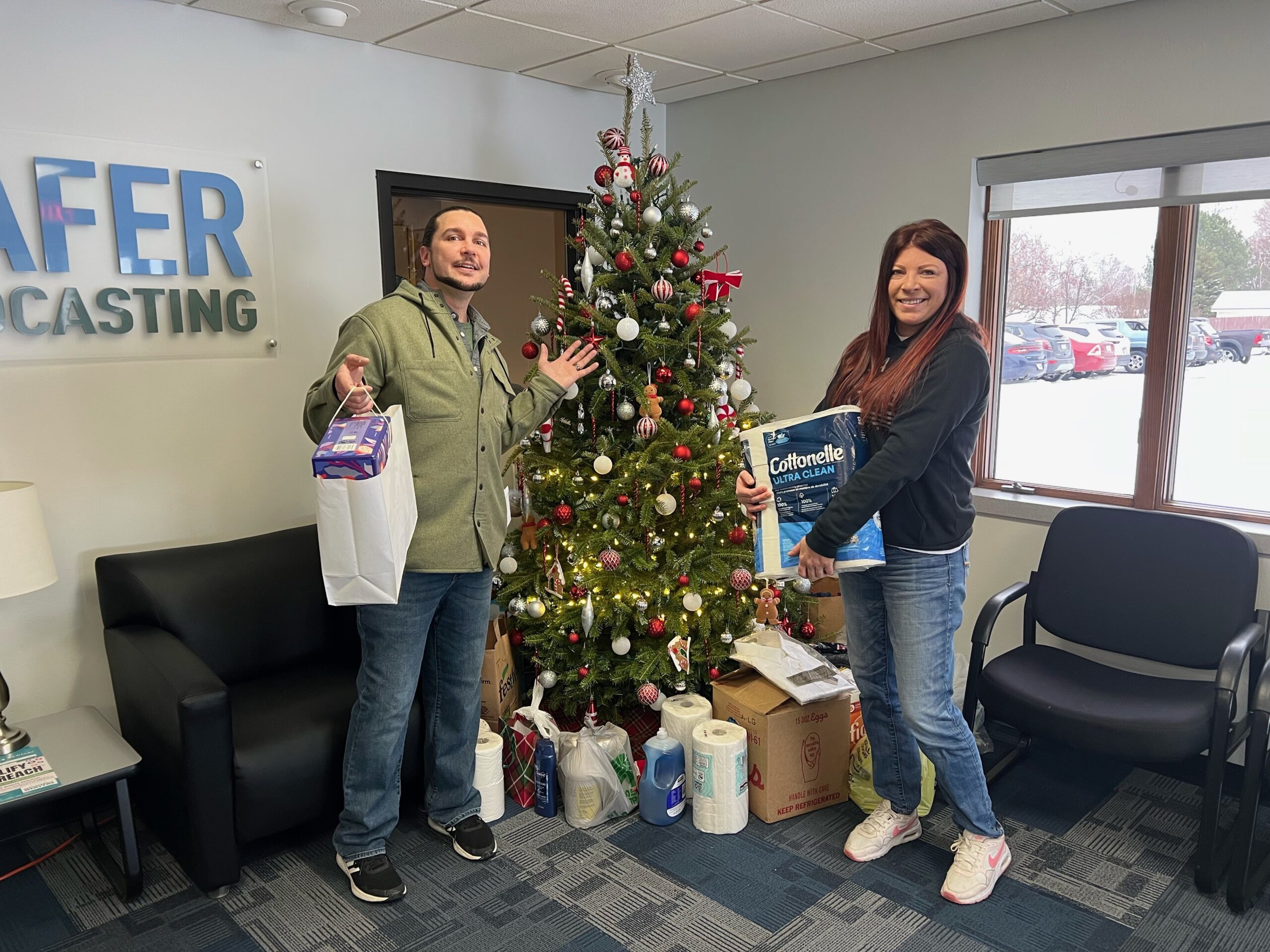 Station’s ‘sharing tree’ supports homeless shelter - Wisconsin ...