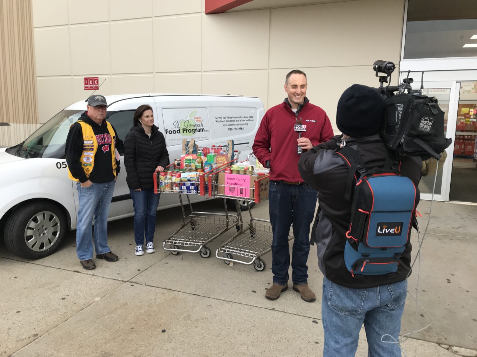 WLUK-TV food drive generates 20K pounds of food - Wisconsin ...